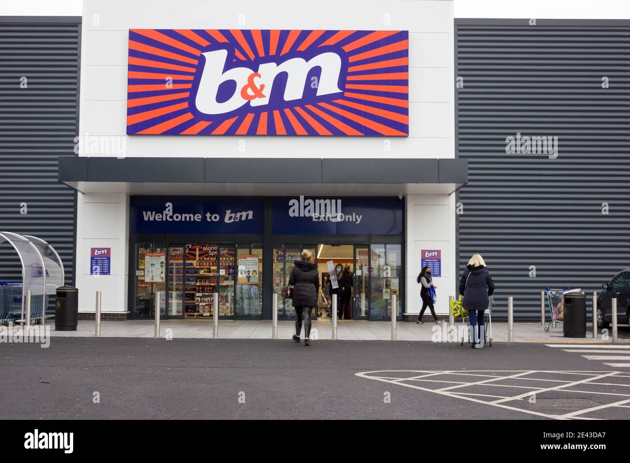 B&m store hi-res stock photography and images - Alamy