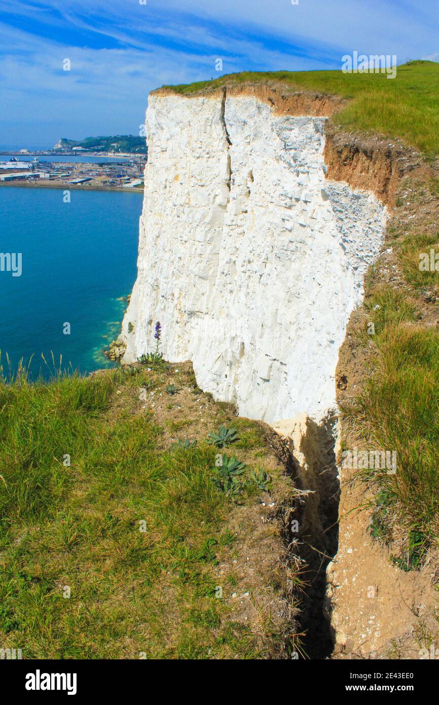 The White Cliffs of Dover, part of the North Downs formation, is the ...