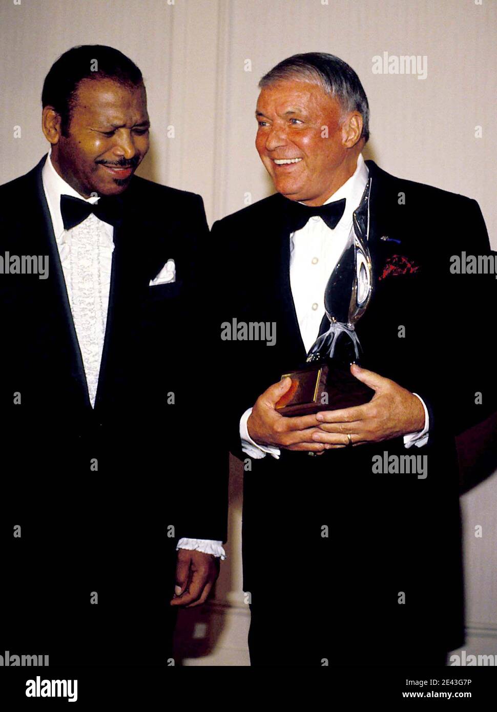 Frank Sinatra And Sugar Ray Robinson 1987 Credit: Ralph Dominguez/MediaPunch Stock Photo - Alamy