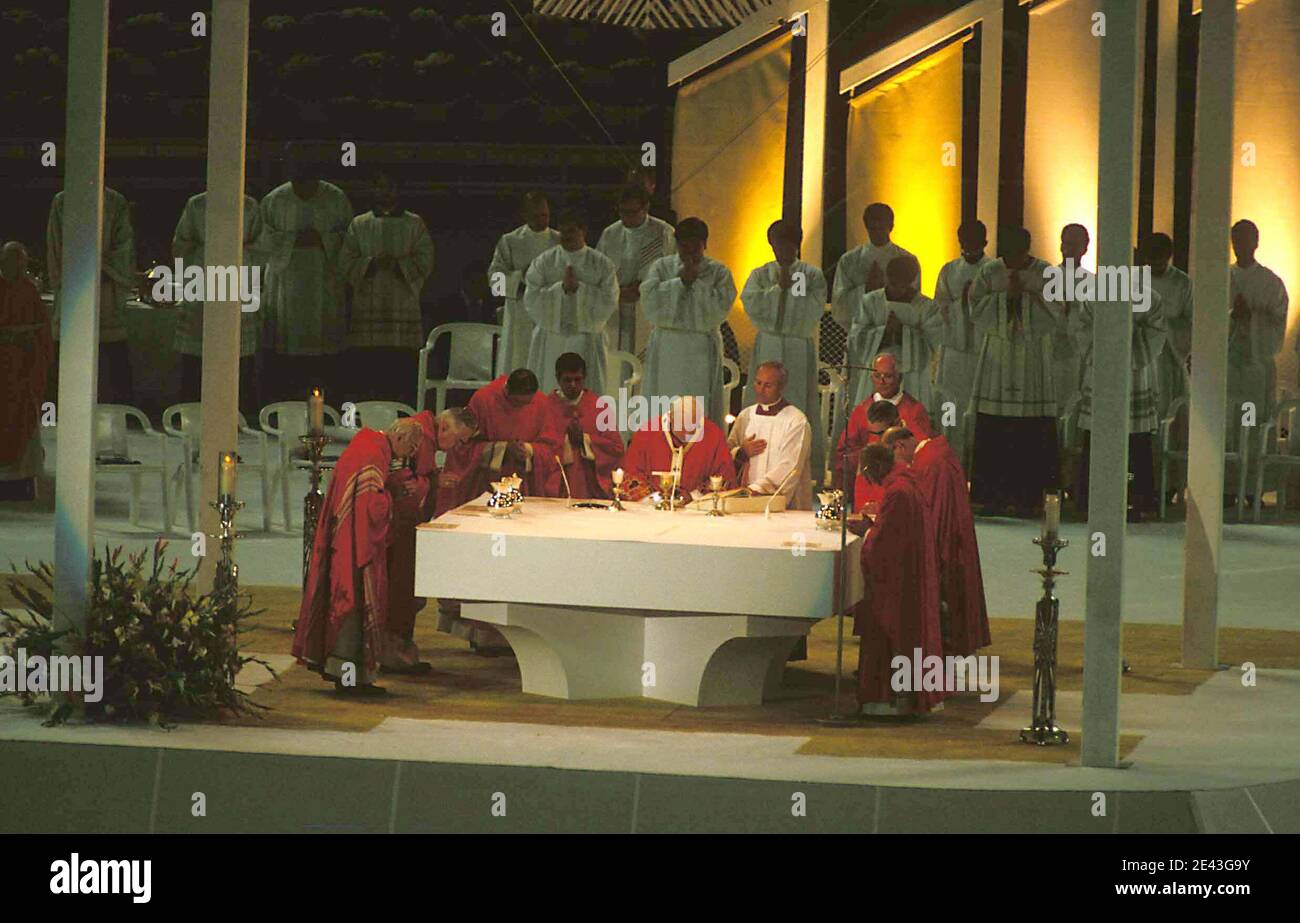Pope John Paul II In Los Angeles, CA. 1987 Credit: Ralph Dominguez ...