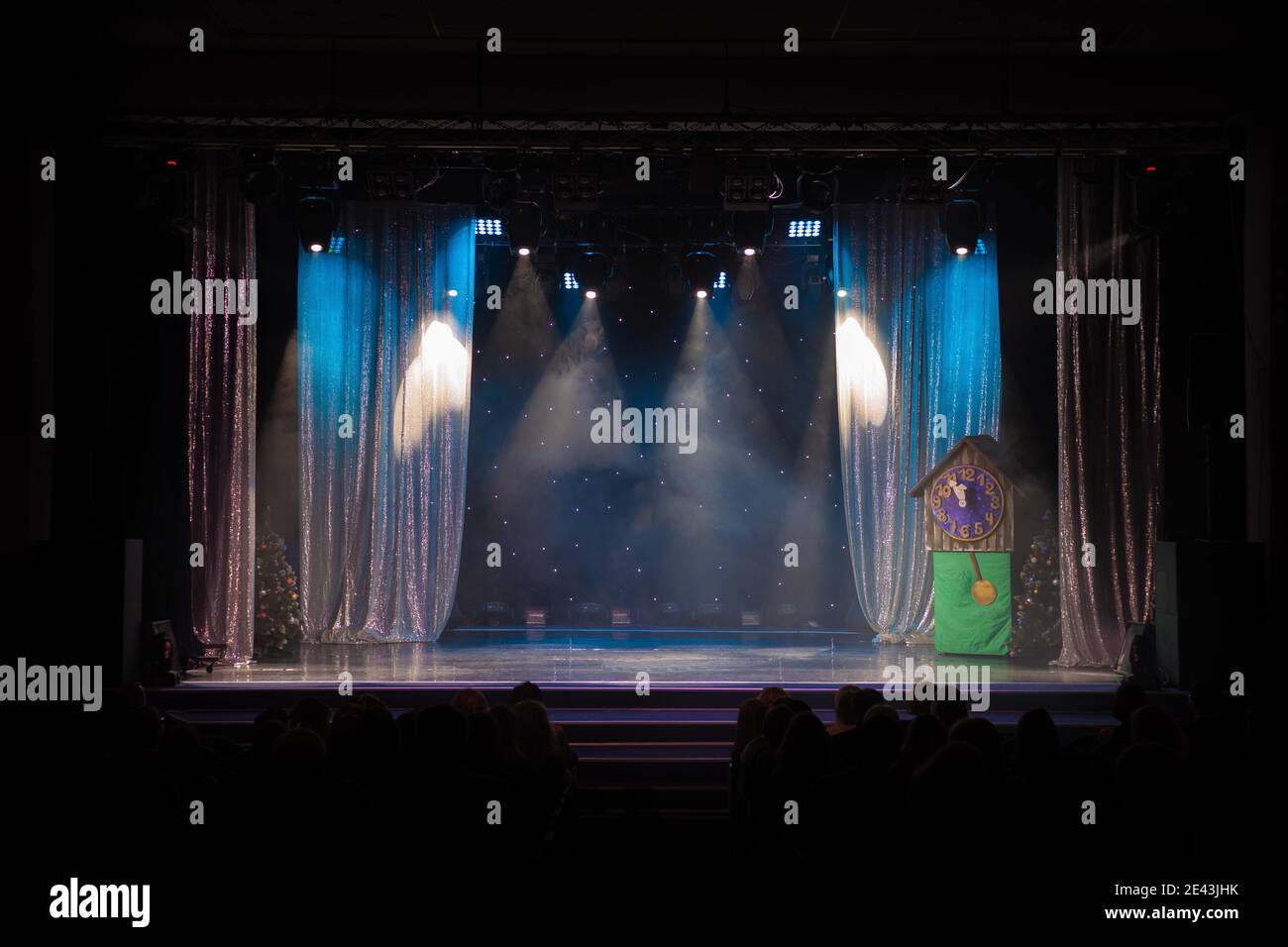 Stage light and smoke on stage, lighting and spotlights Stock Photo - Alamy
