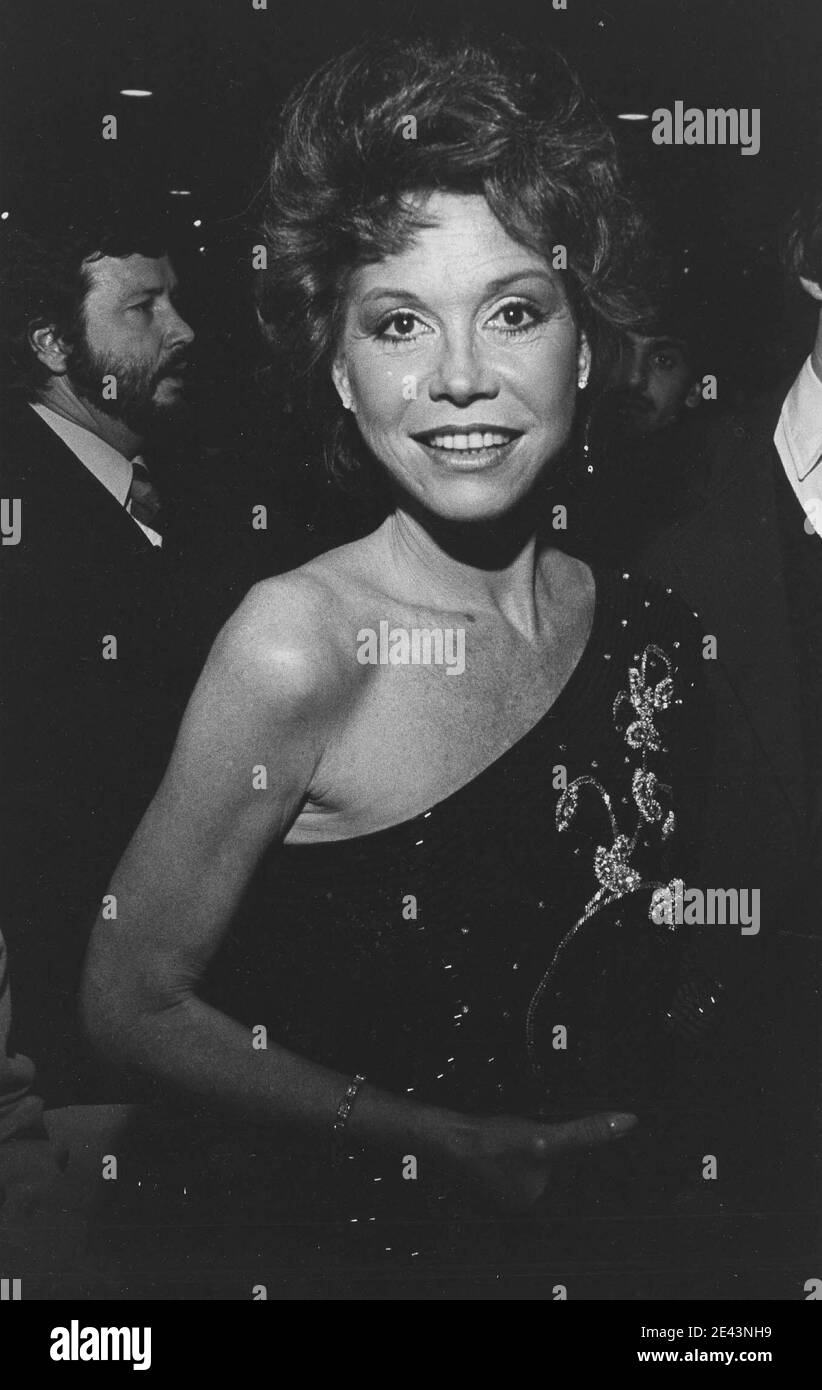 Mary Tyler Moore Measurements