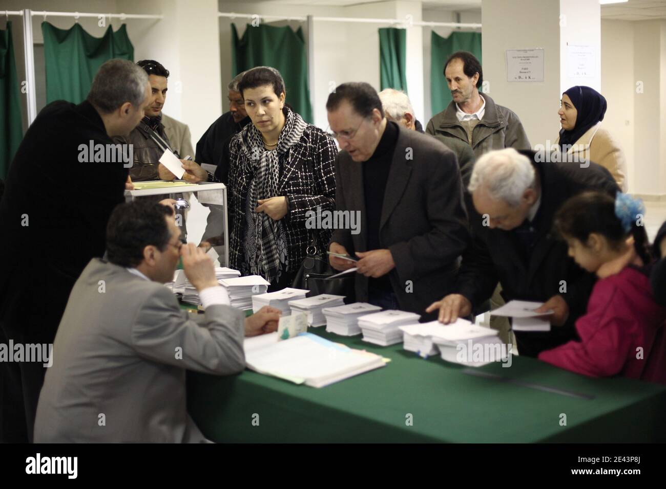 Algerian consulate hi-res stock photography and images - Alamy