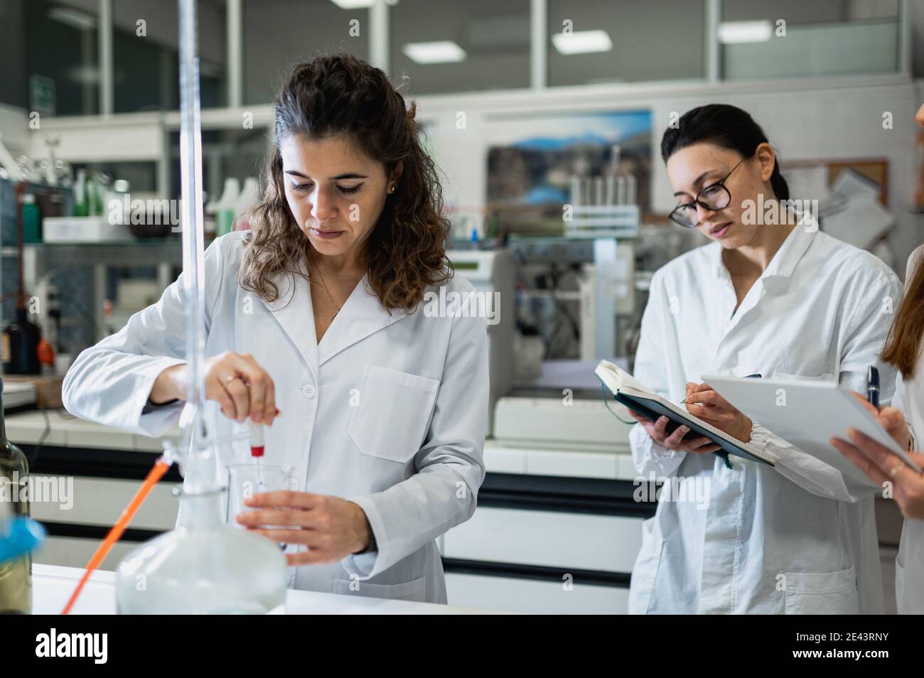 Scientist conducting an experiment hi-res stock photography and images - Alamy