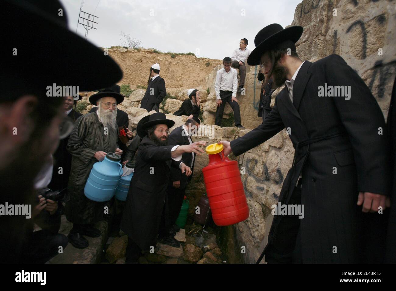 Israelites exodus from egypt hi-res stock photography and images - Alamy