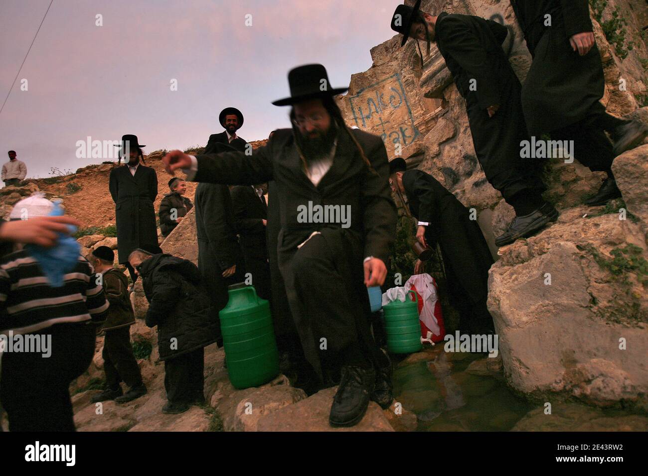 Israelites exodus from egypt hi-res stock photography and images - Alamy