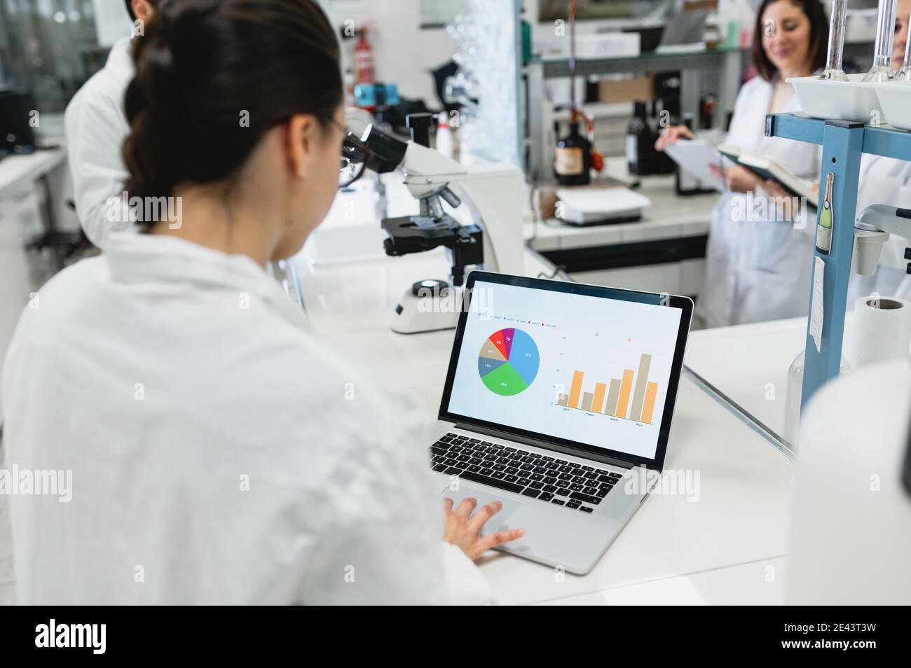 Monitor diagrams in scientific laboratory hi-res stock photography and ...