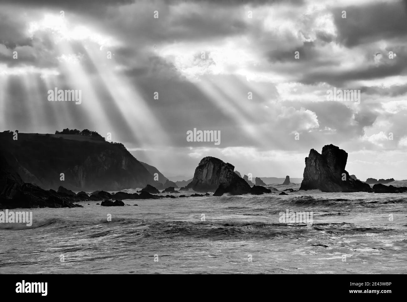 Sunset light through rock formation hi-res stock photography and images ...