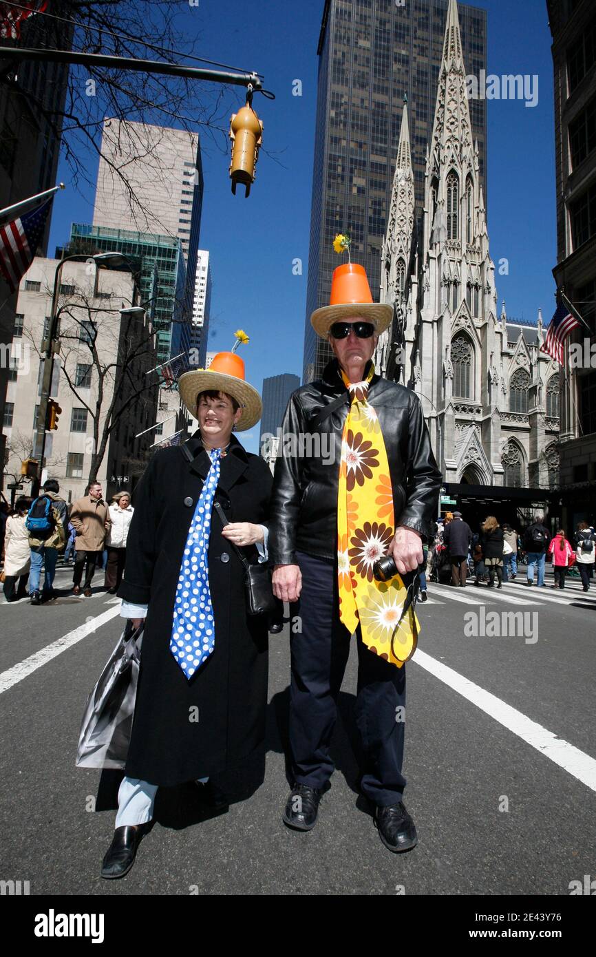 Tim and Vivian Thomson pose for pictures at the Easter Parade on New ...