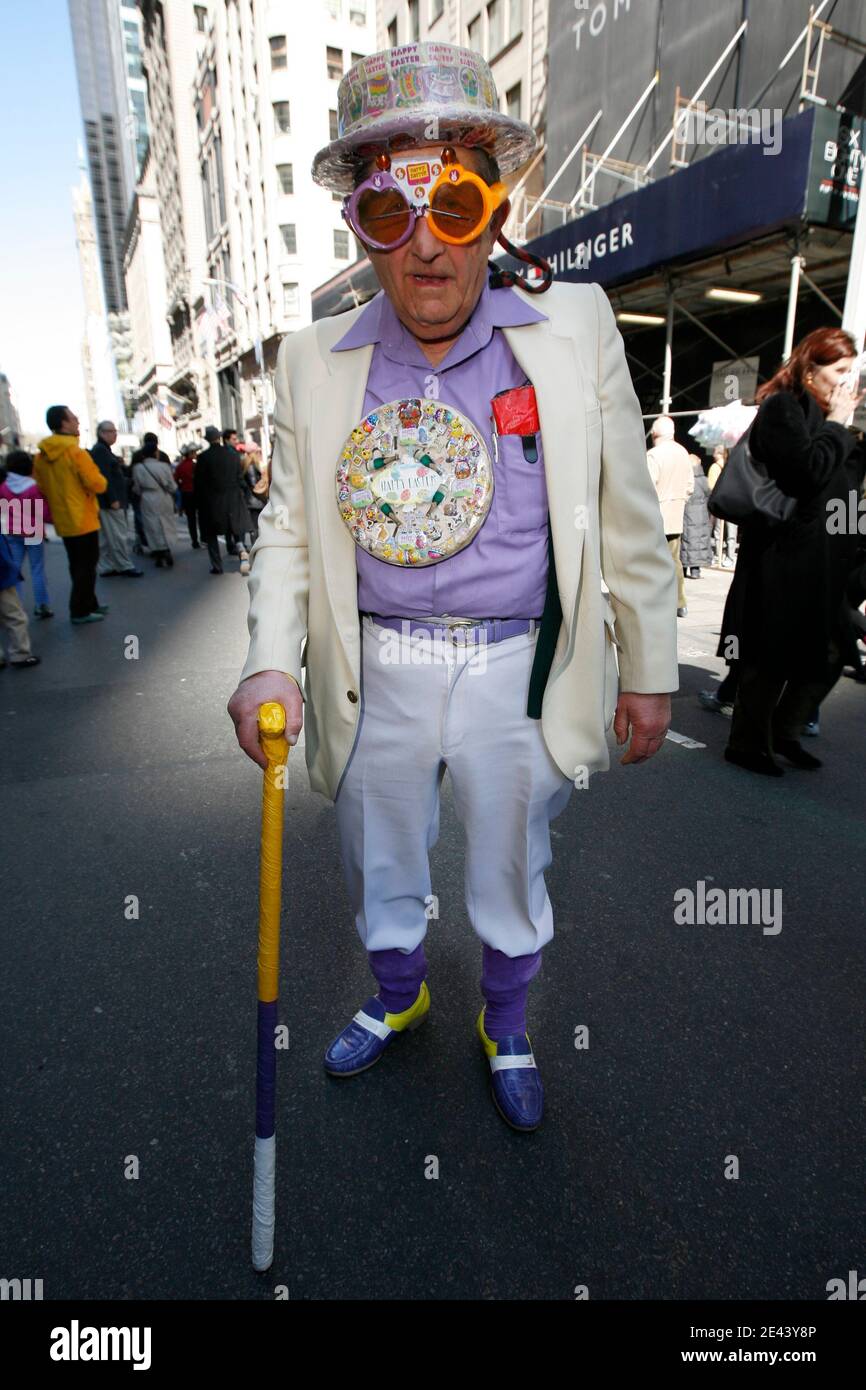 Joe Piazza poses for pictures at the Easter Parade on New York's 5th ...