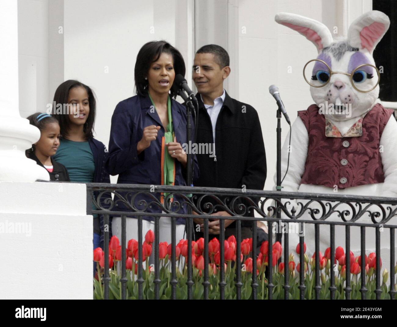 US President Barack Obama stands with First Lady Michelle Obama and ...