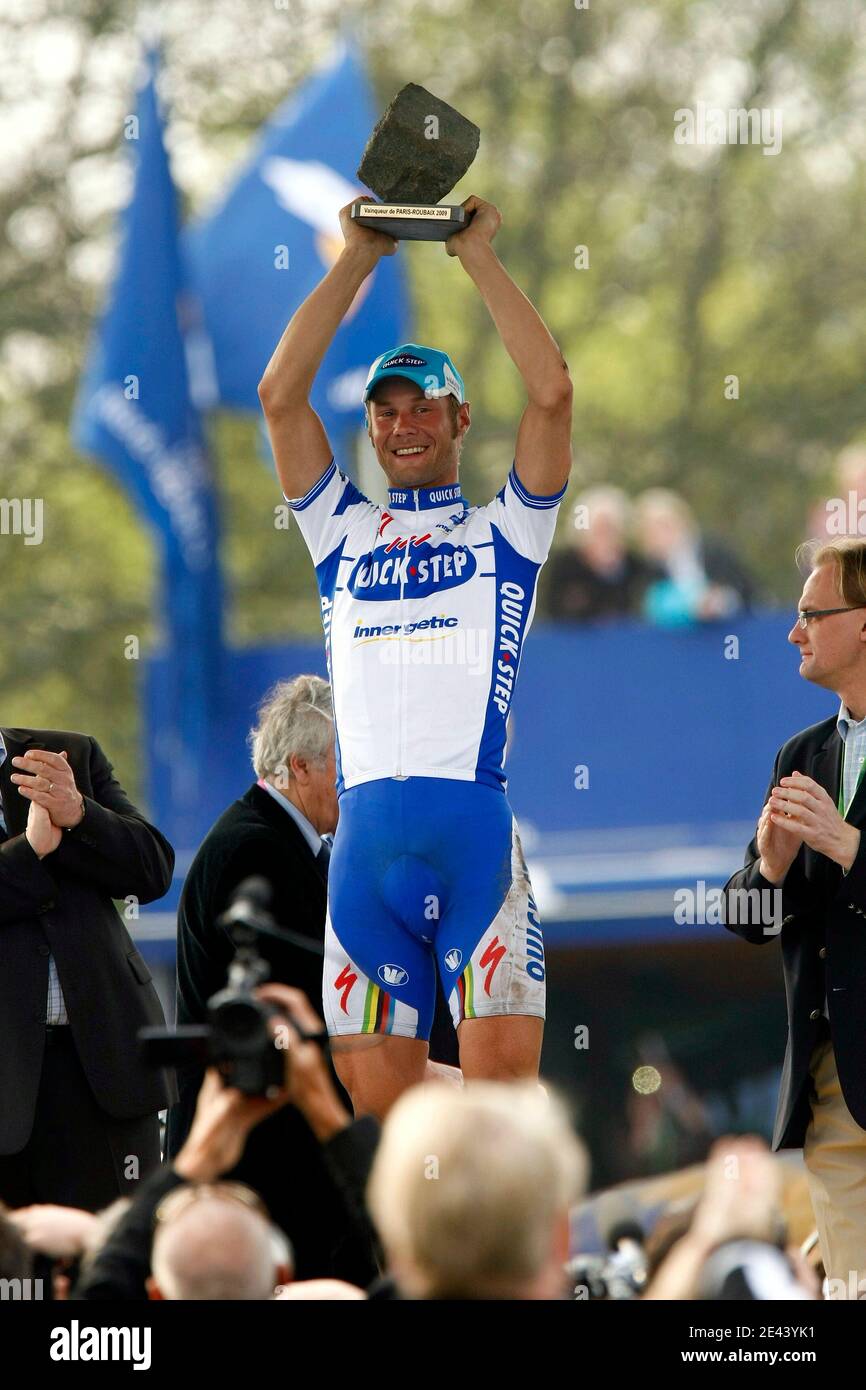 Paris roubaix podium hi-res stock photography and images - Alamy