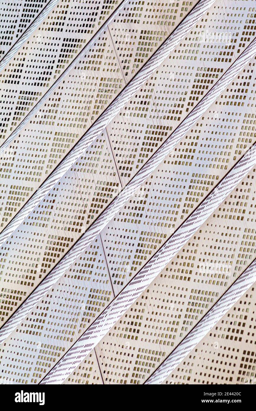 Vertical shot metal grid hi-res stock photography and images - Alamy