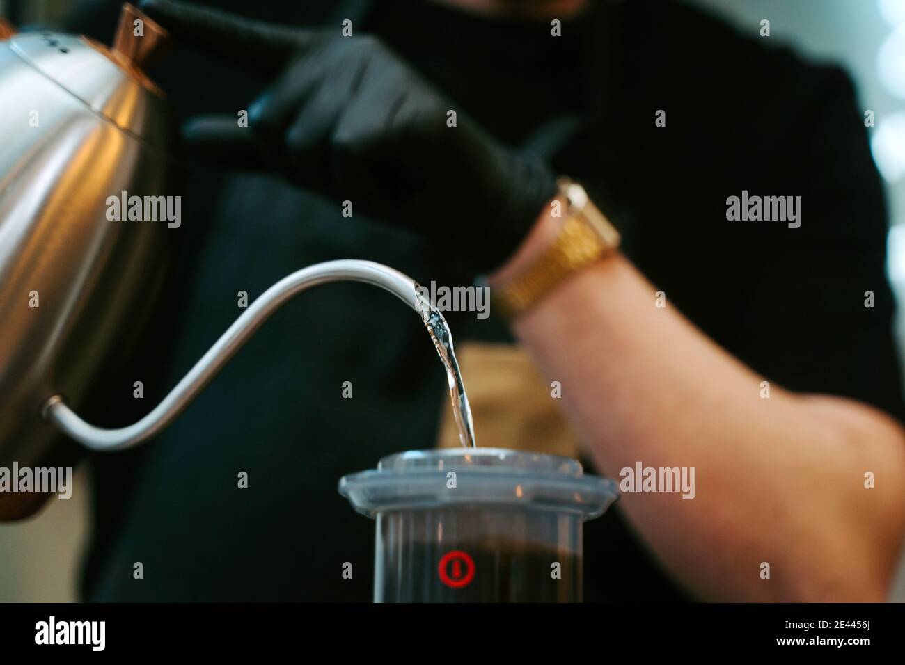 Hot pour method hi-res stock photography and images - Alamy