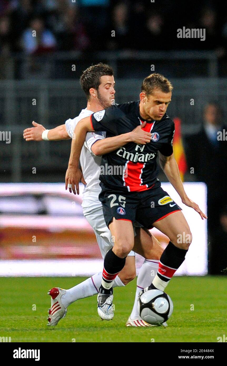 Lyon's Miralem Pjanic and PSG's Jerome Rothen during the French First ...