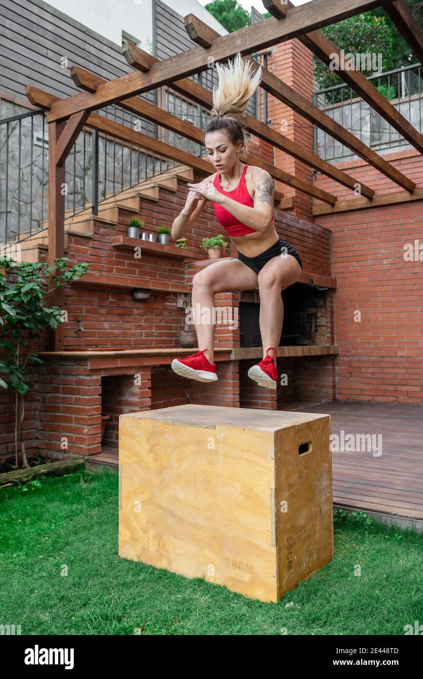 Backyard workout hi-res stock photography and images - Alamy