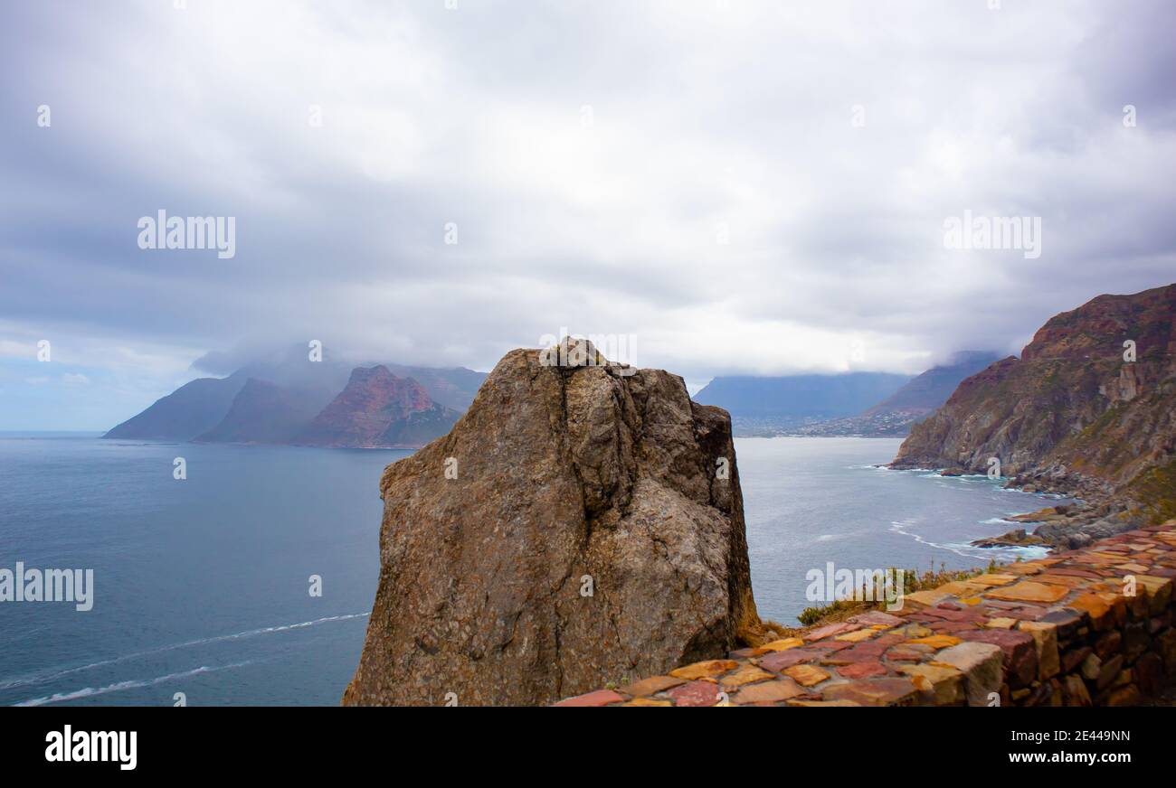 Colorful african mask side view hi-res stock photography and images - Alamy
