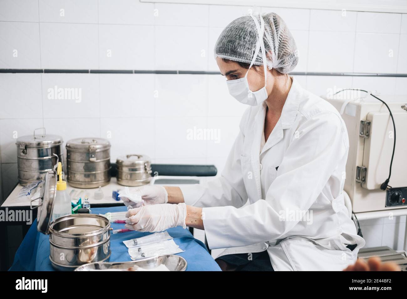 Operating room table hi-res stock photography and images - Alamy