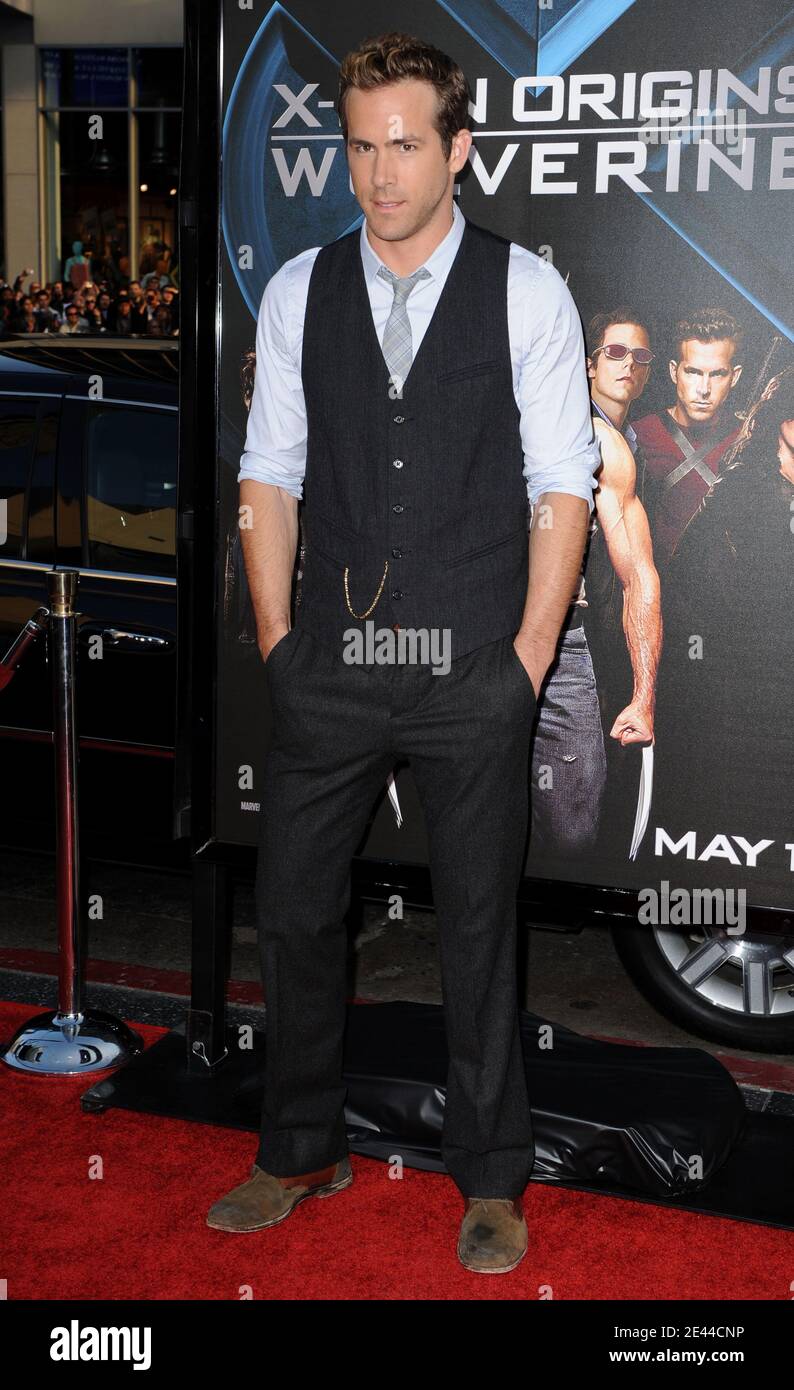 Ryan Reynolds arriving for the Los Angeles Industry screening of 'X-Men ...