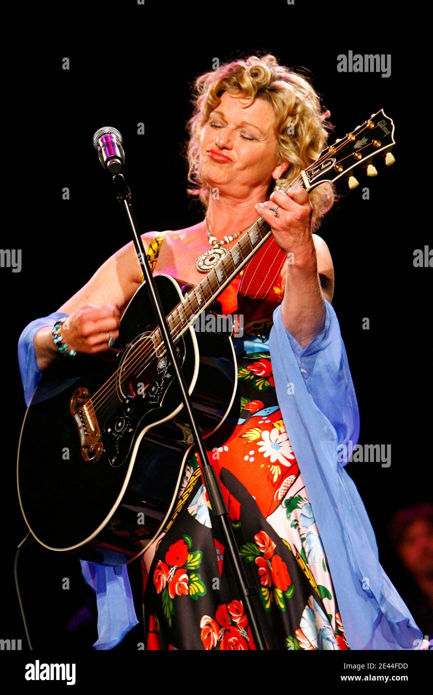 American born singer Jeane Manson performs live in Sebastopol theatre ...
