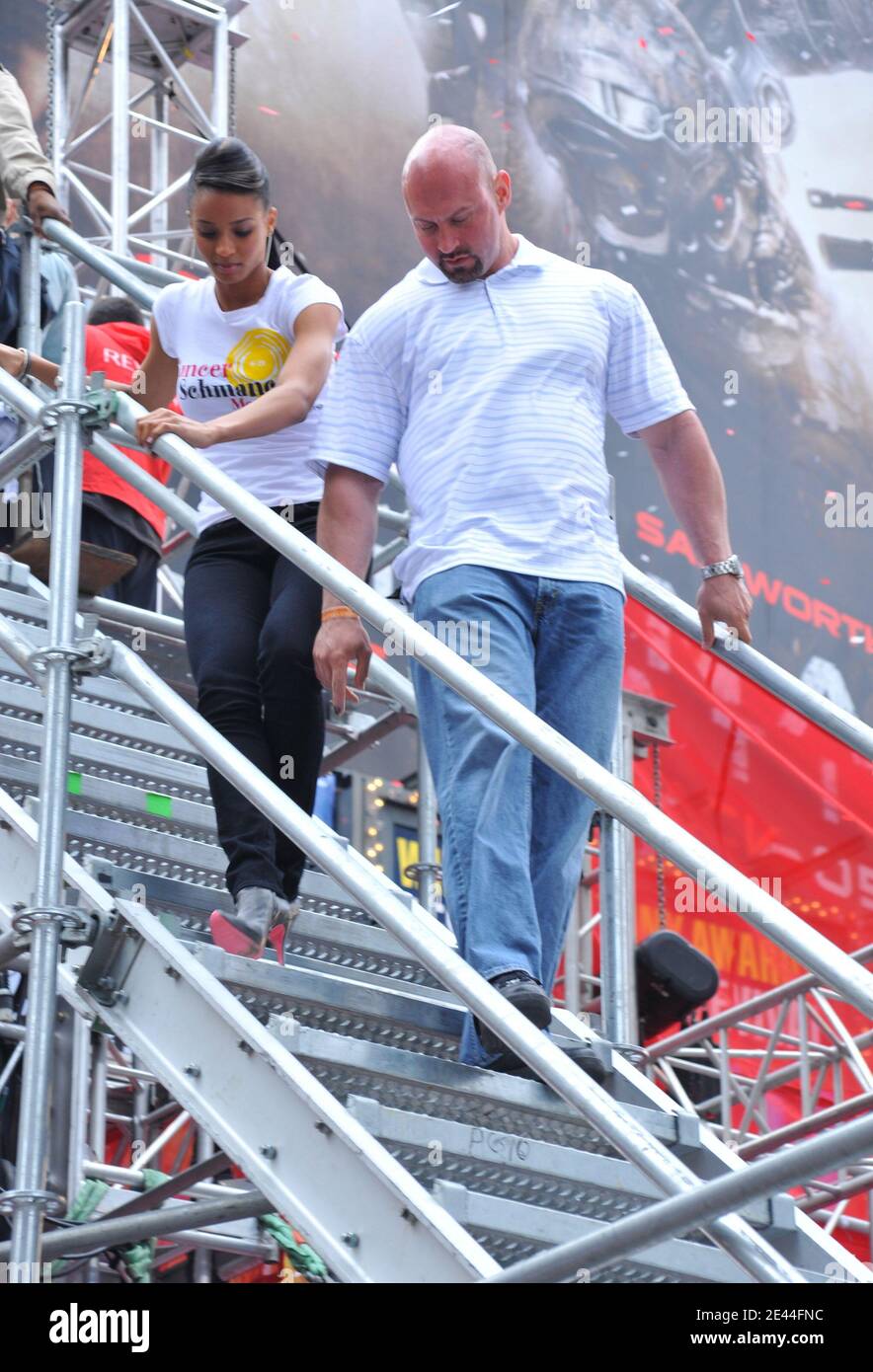 Singer Ciara takes gingerly steps at the 12th Annual EIF Revlon Run ...