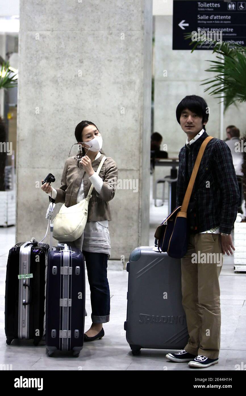 Japanese people wear masks in precaution against swine influenza when ...