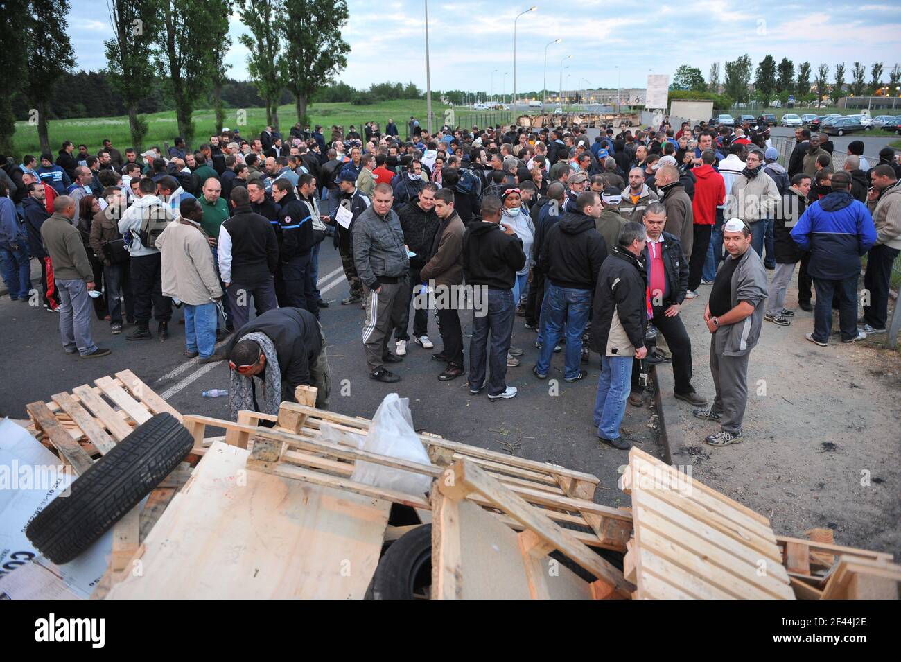 French prison guards block the entrance to Fleury Merogis jail near ...