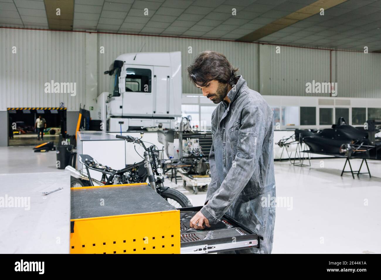 Guy from tool hi-res stock photography and images - Alamy