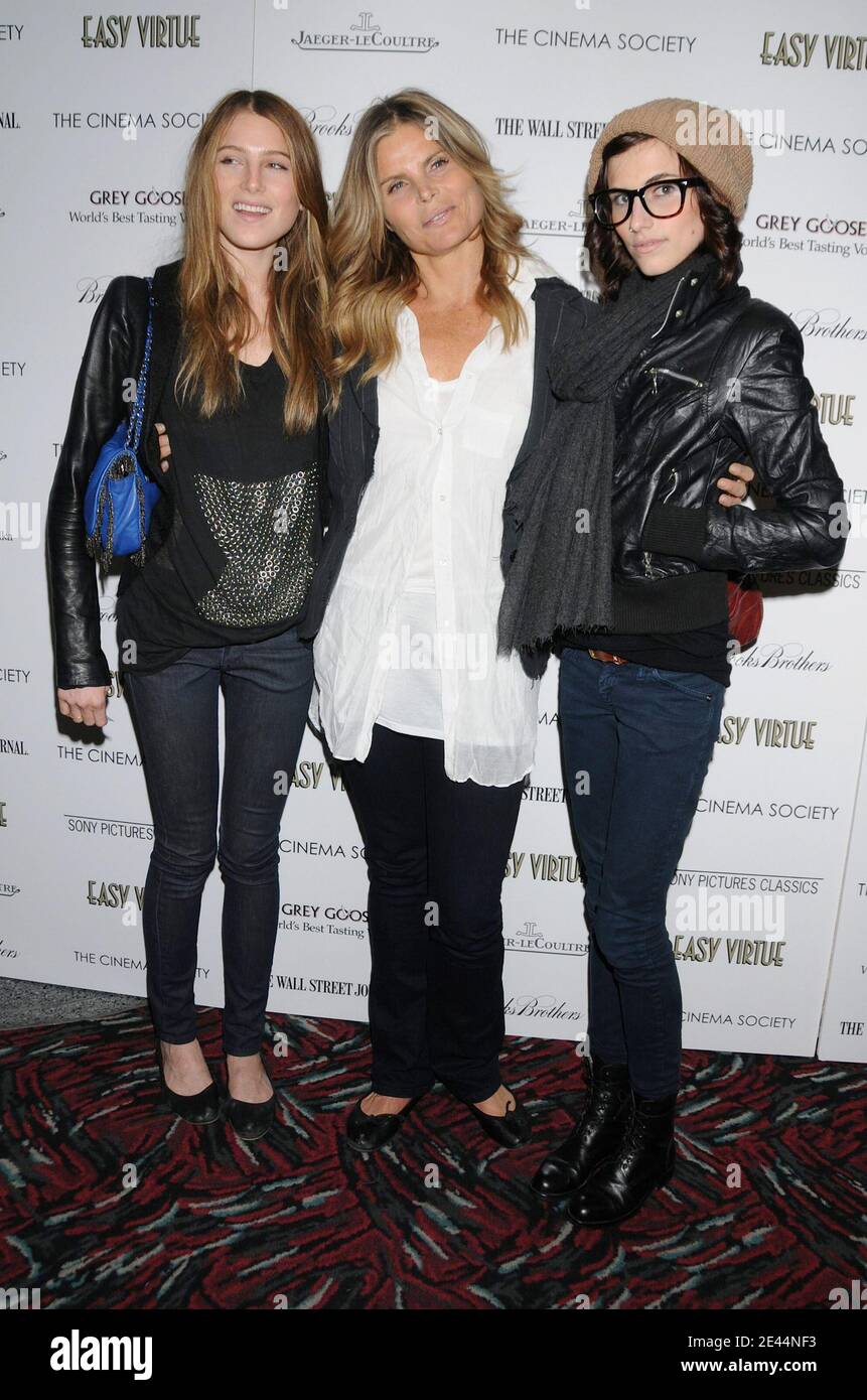Dree hemingway and mariel hemingway hi-res stock photography and images ...