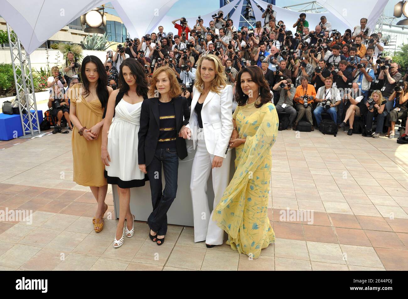 Jury members Sharmila Tagore, Robin Wright Penn, Isabelle Huppert, Asia ...