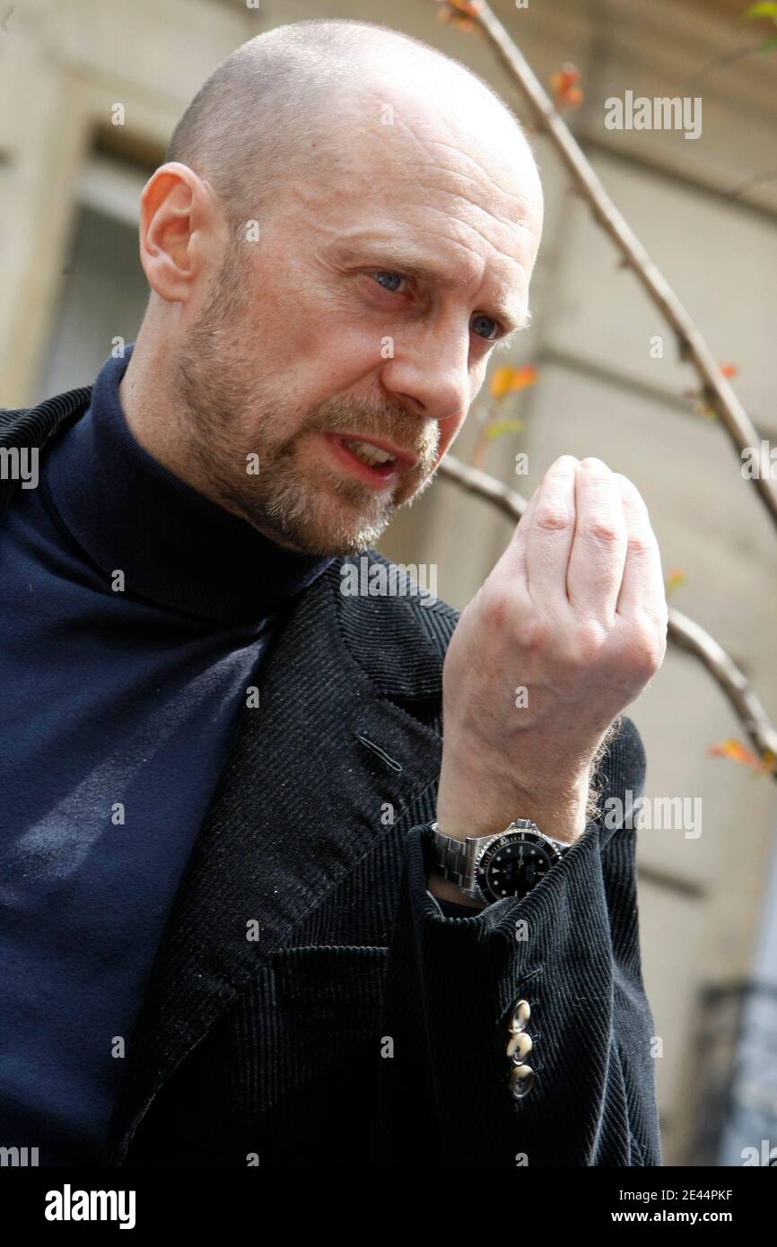 Alain Soral lay down his list for the European election in Paris ...