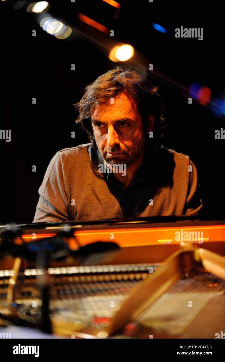 Andre Manoukian performs live at the Theatre de l Alliance Francaise ...