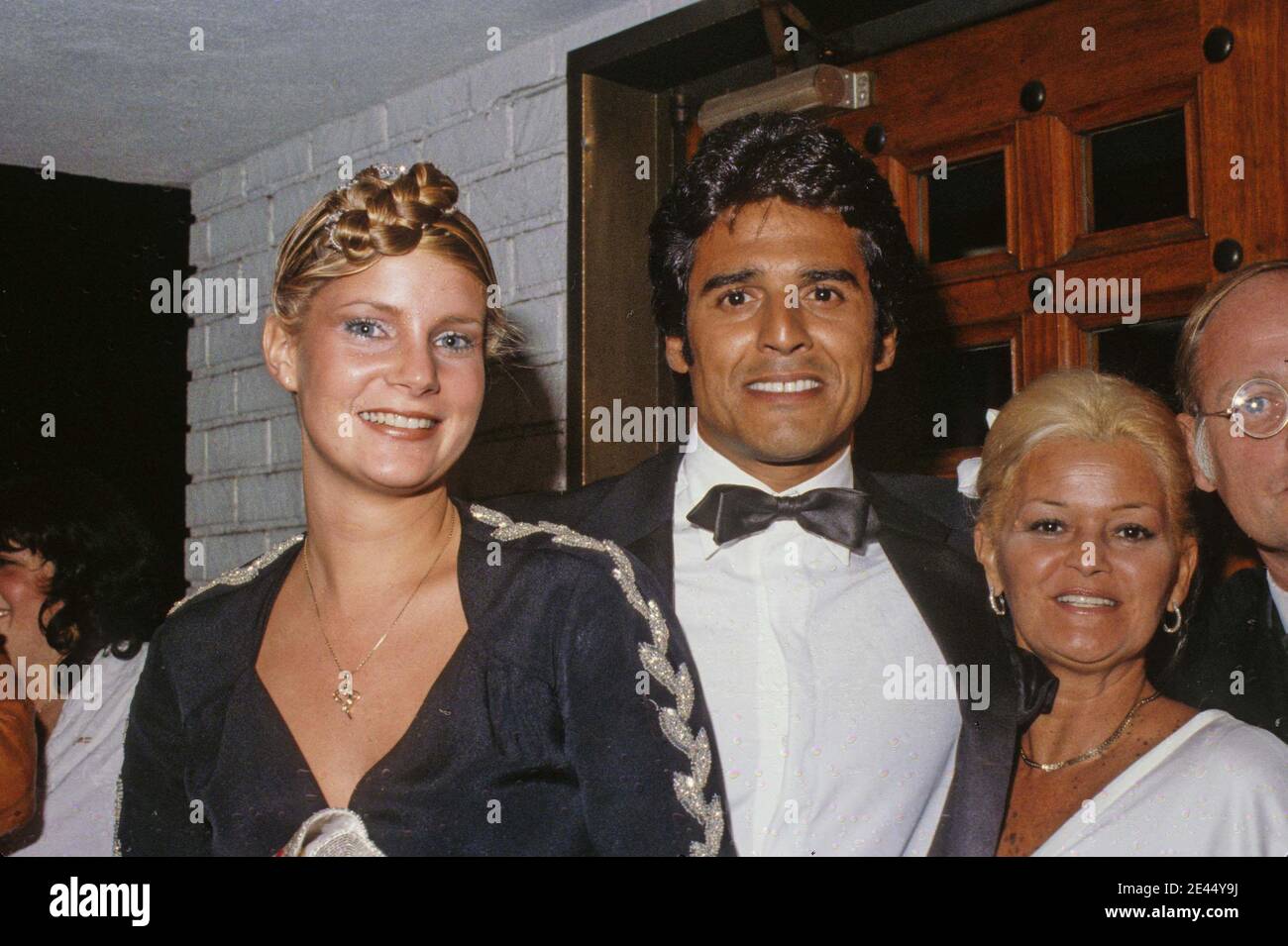 Erik Estrada With His Mom Carmen Estrada And Cynthia Gable Credit ...