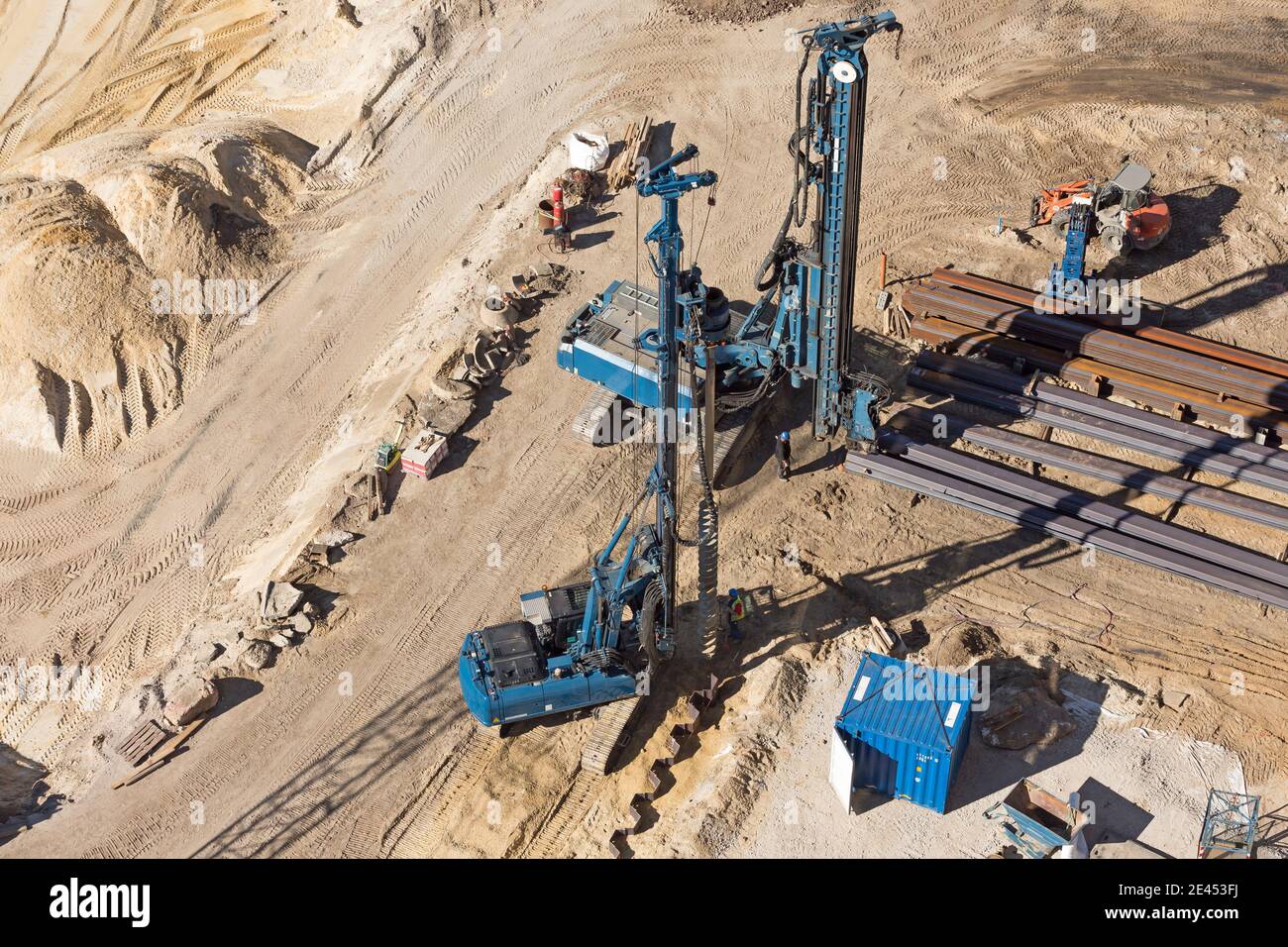 aerial view of drilling rig for sheet piling Stock Photo - Alamy