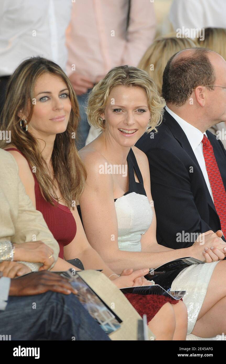 Elizabeth hurley l hi-res stock photography and images - Alamy