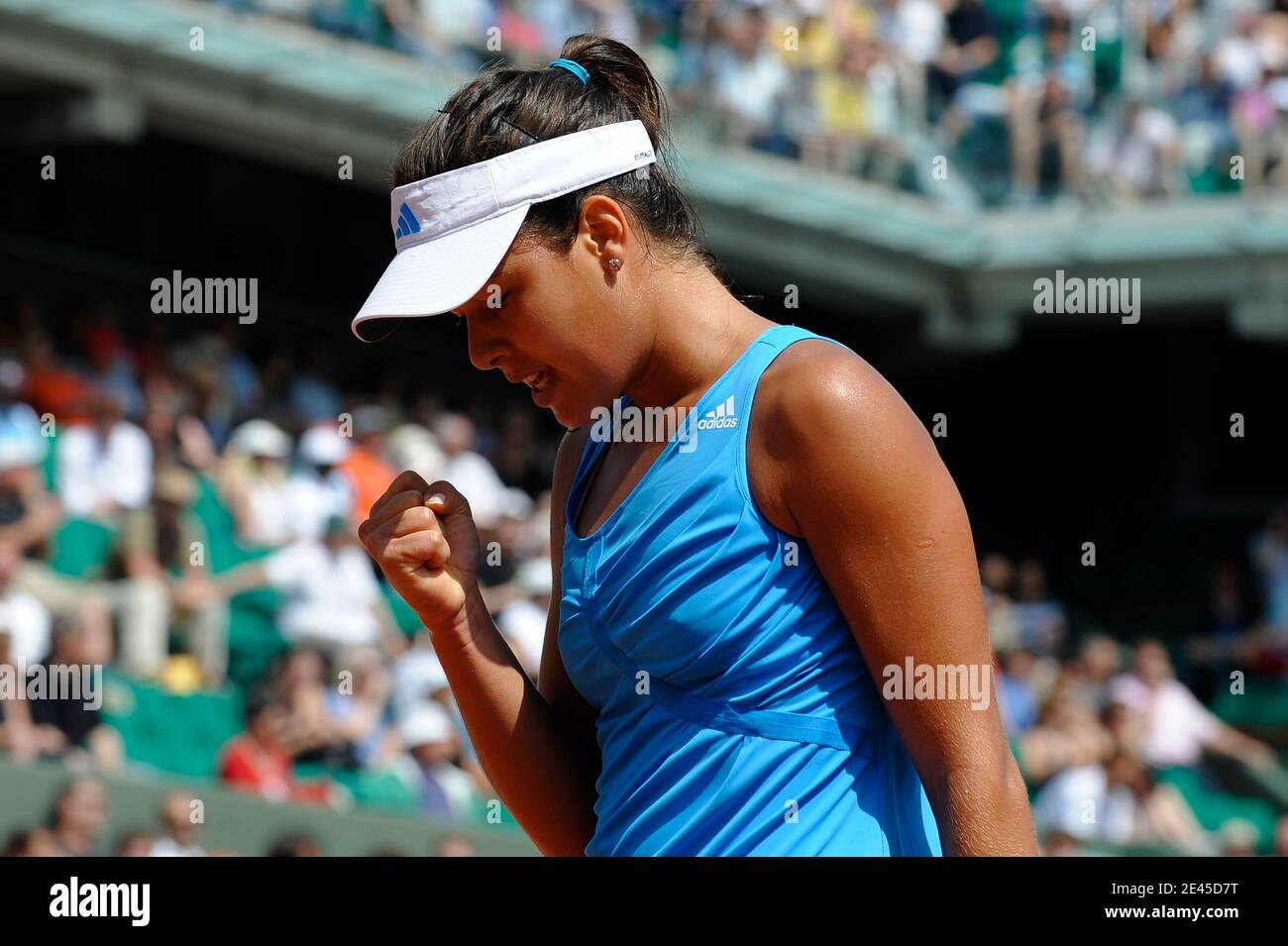 Serbia's Ana Ivanovic defeats, 7-6, 6-3, Italy's Sara Errani in their ...