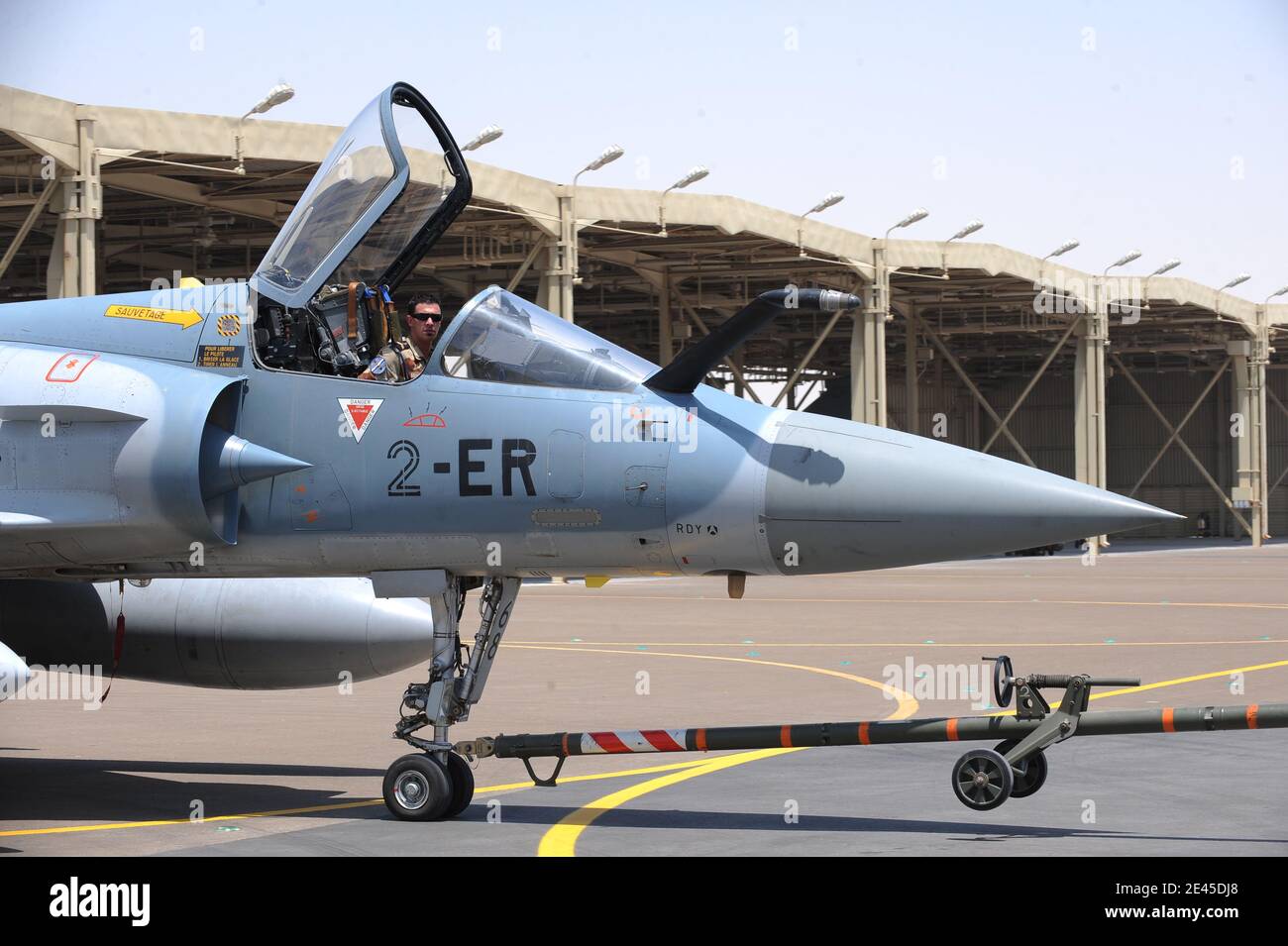 Al dhafra air base hi-res stock photography and images - Alamy