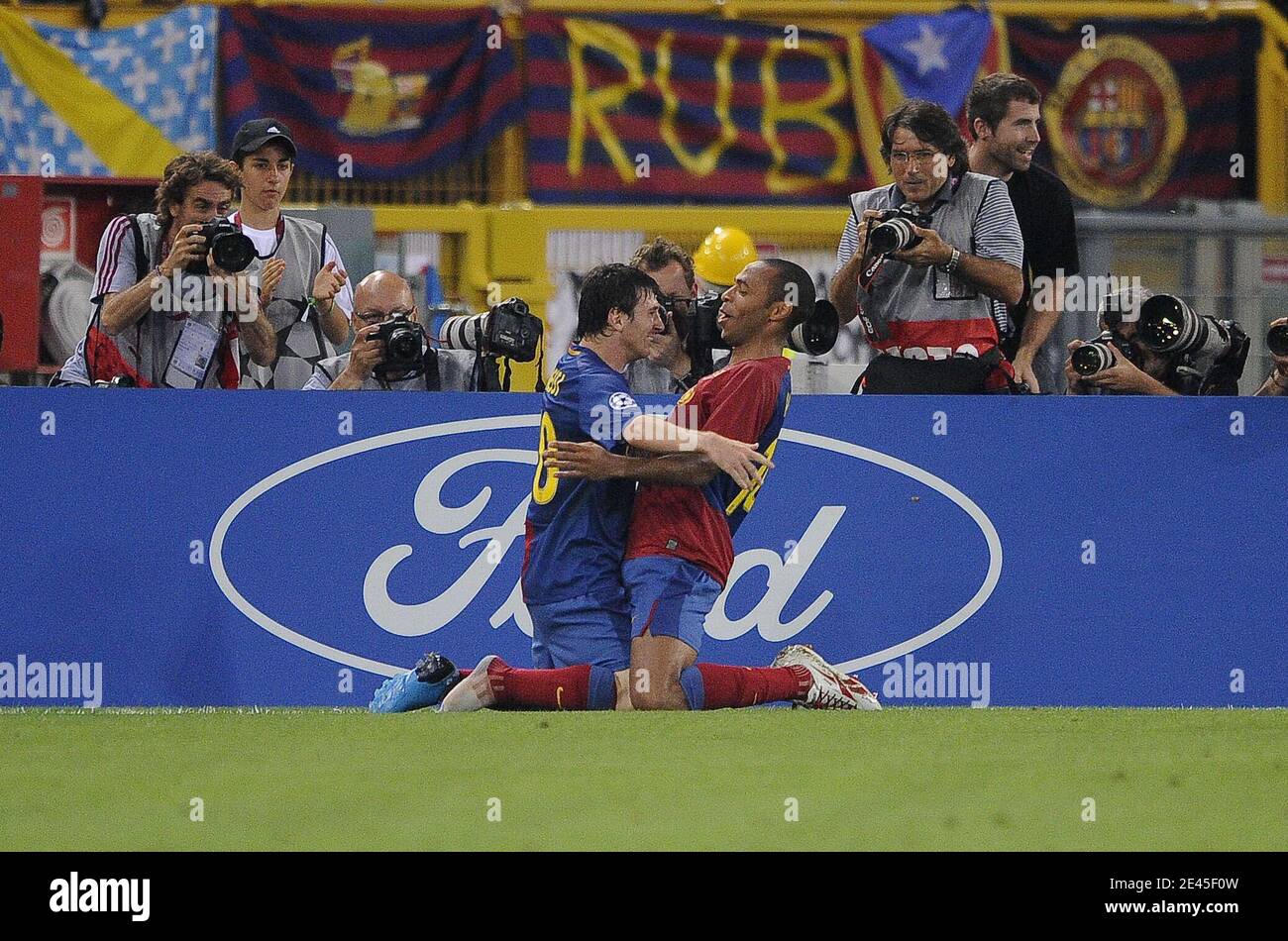 Joy of Lionel Messi and Thierry Henry after Messi scoring the 2-0 goal ...