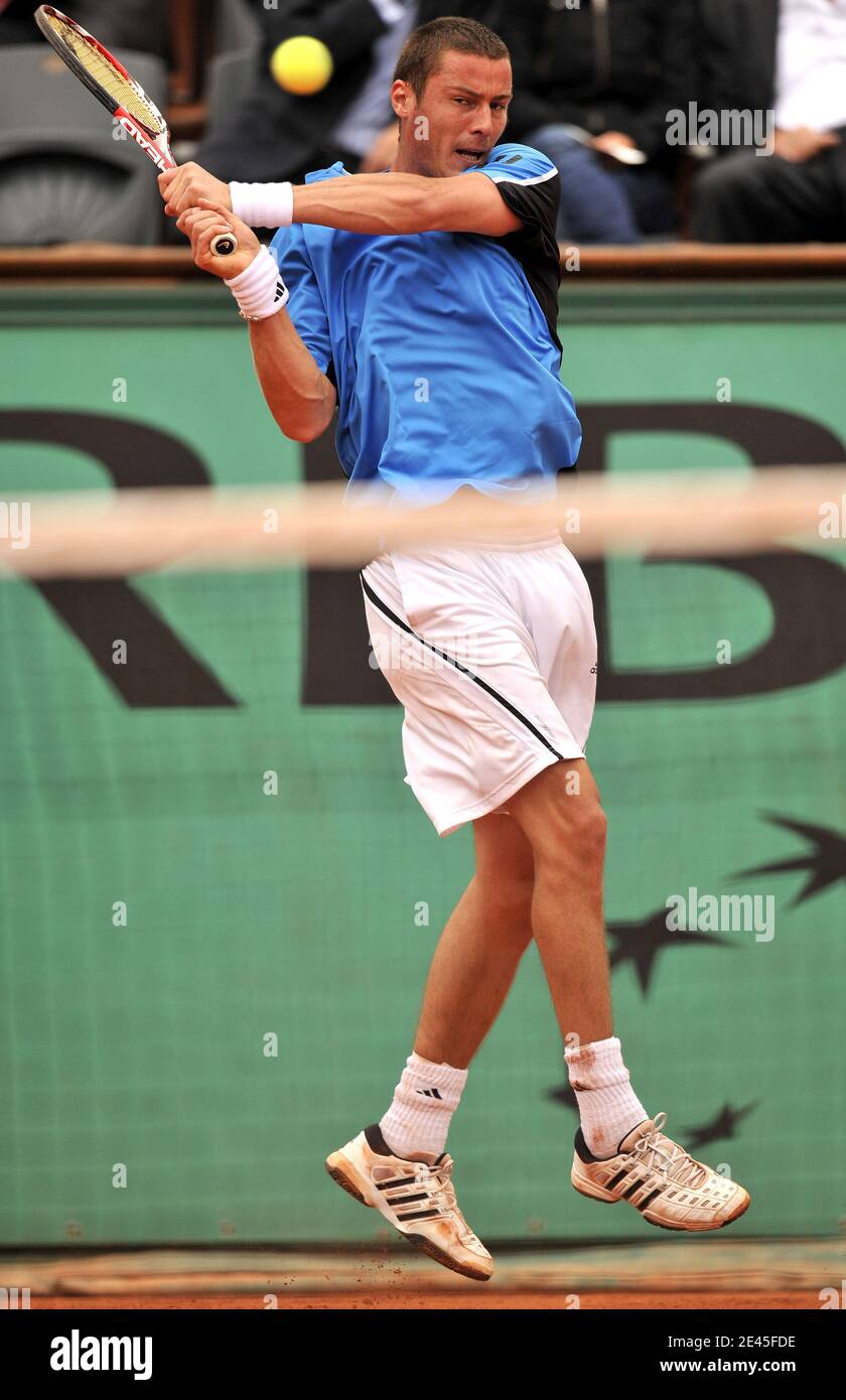 Russia's Marat Safin is defeated by France's Josselin Ouanna, 7-6(2) 7 ...