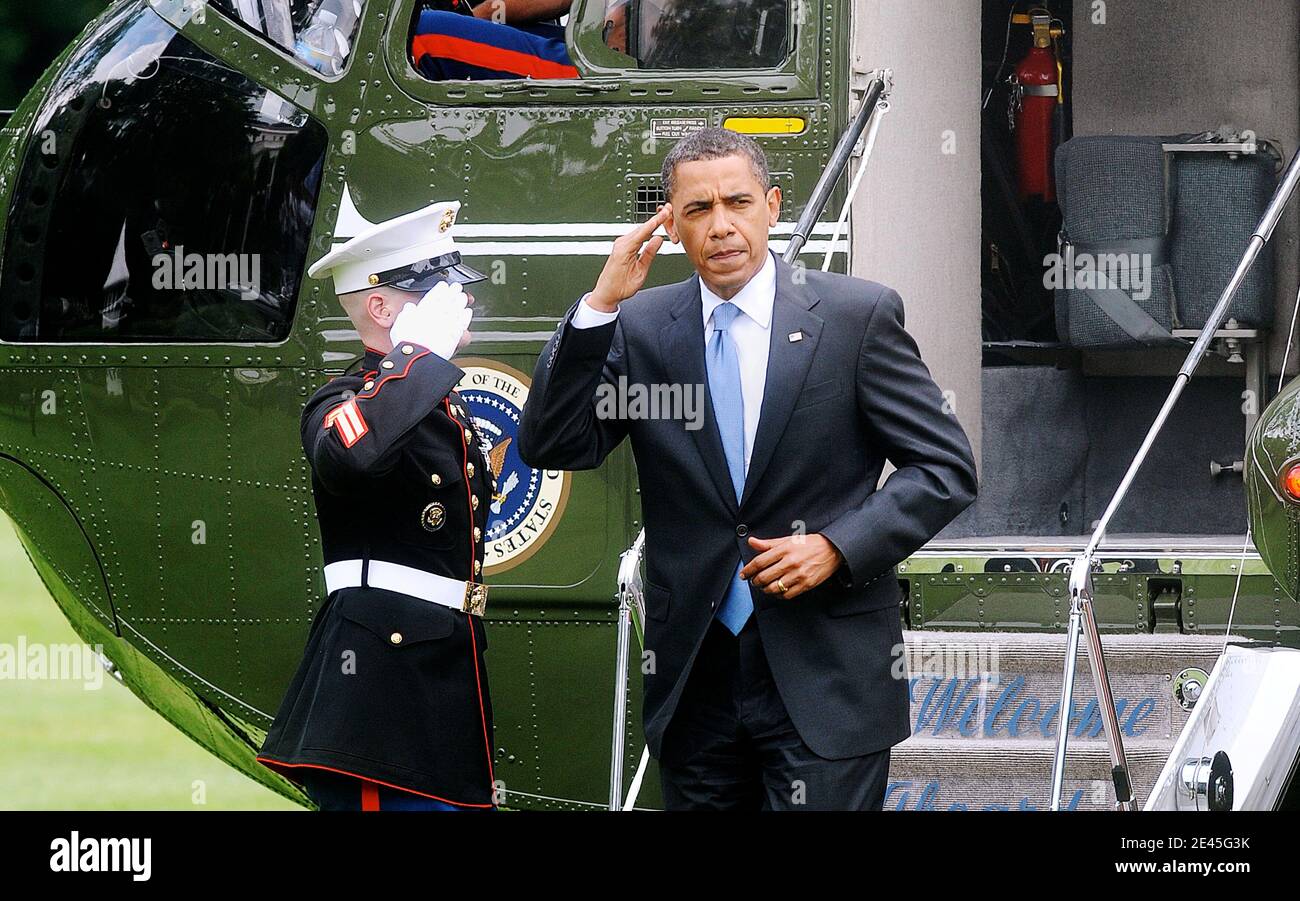 US President Barack Obama arrives with Marine One on the South Lawn of ...