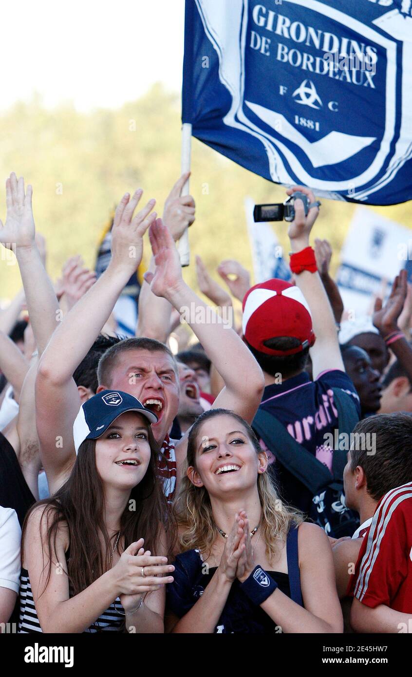 The french supporters cheer on team hi-res stock photography and images ...