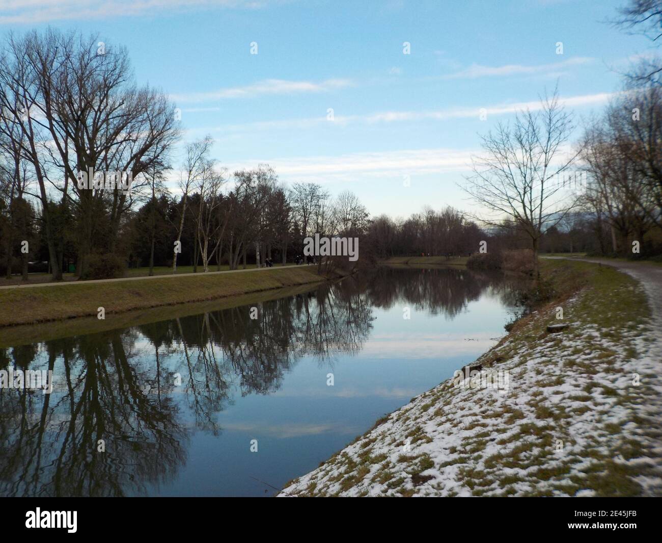Frankfurt: Nidda river is part of the green belt of the city Stock ...