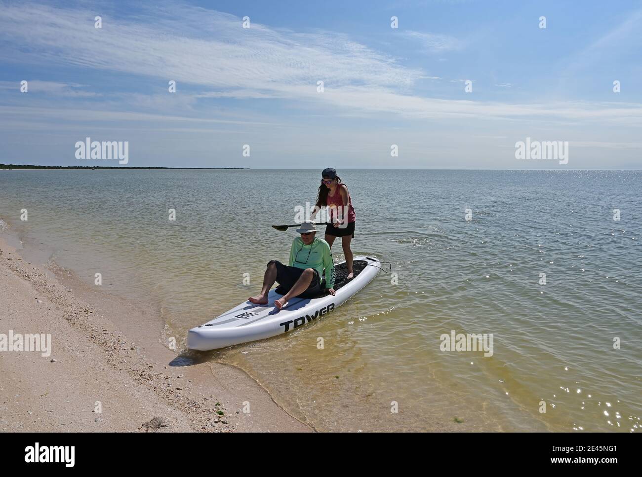 Father daughter on beach hi-res stock photography and images - Alamy