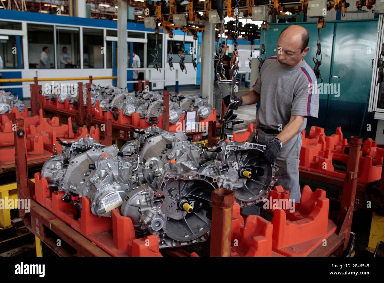 Atmosphere a l'usine de PSA - Peugeot - Citroen de Valenciennes qui ...