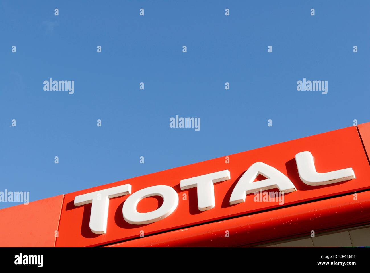 Total station service france hi-res stock photography and images - Alamy
