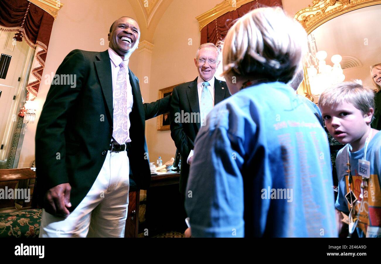 Harry reid boxer hi-res stock photography and images - Alamy