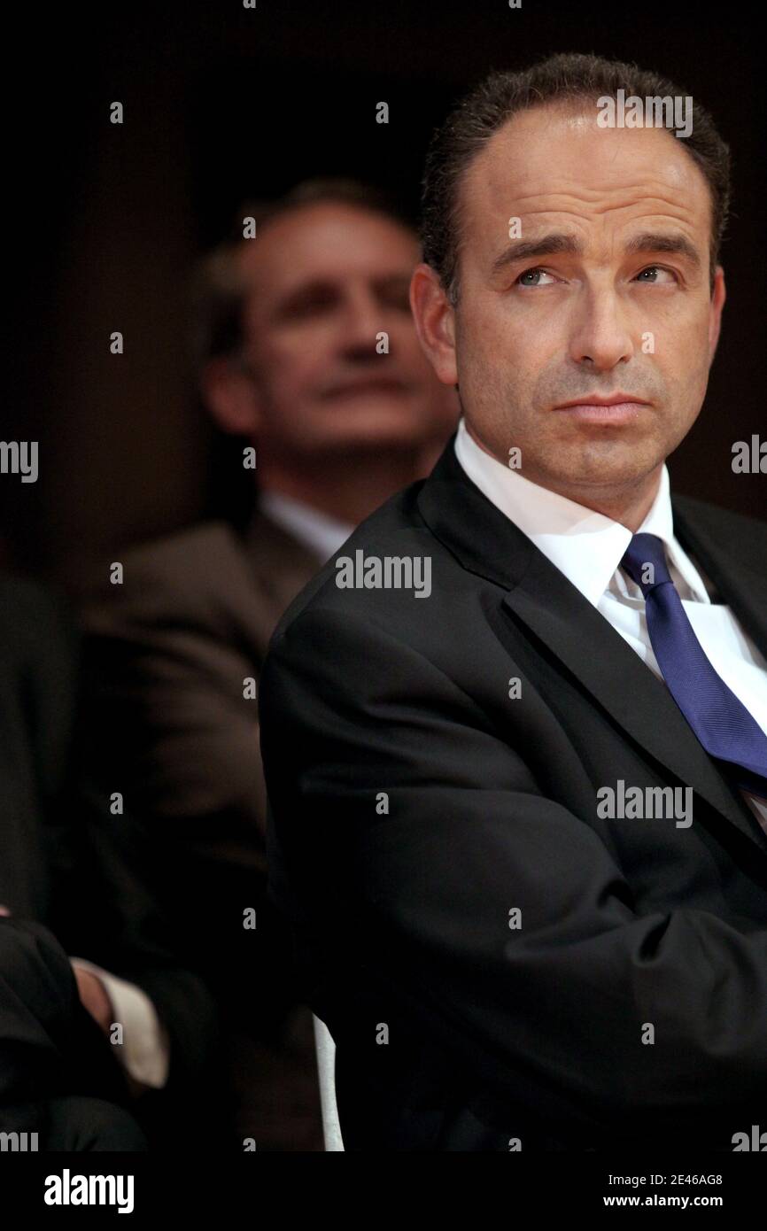 France 24 debate hi-res stock photography and images - Alamy