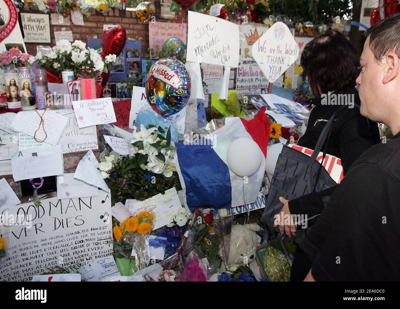 Fans and Media wait outside the entrance to the Jackson family compound ...