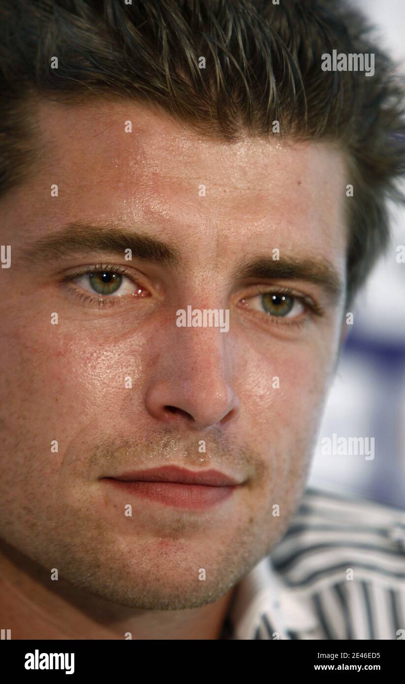 Girondins de Bordeaux new goalkeeper Cedric Carrasso during his ...