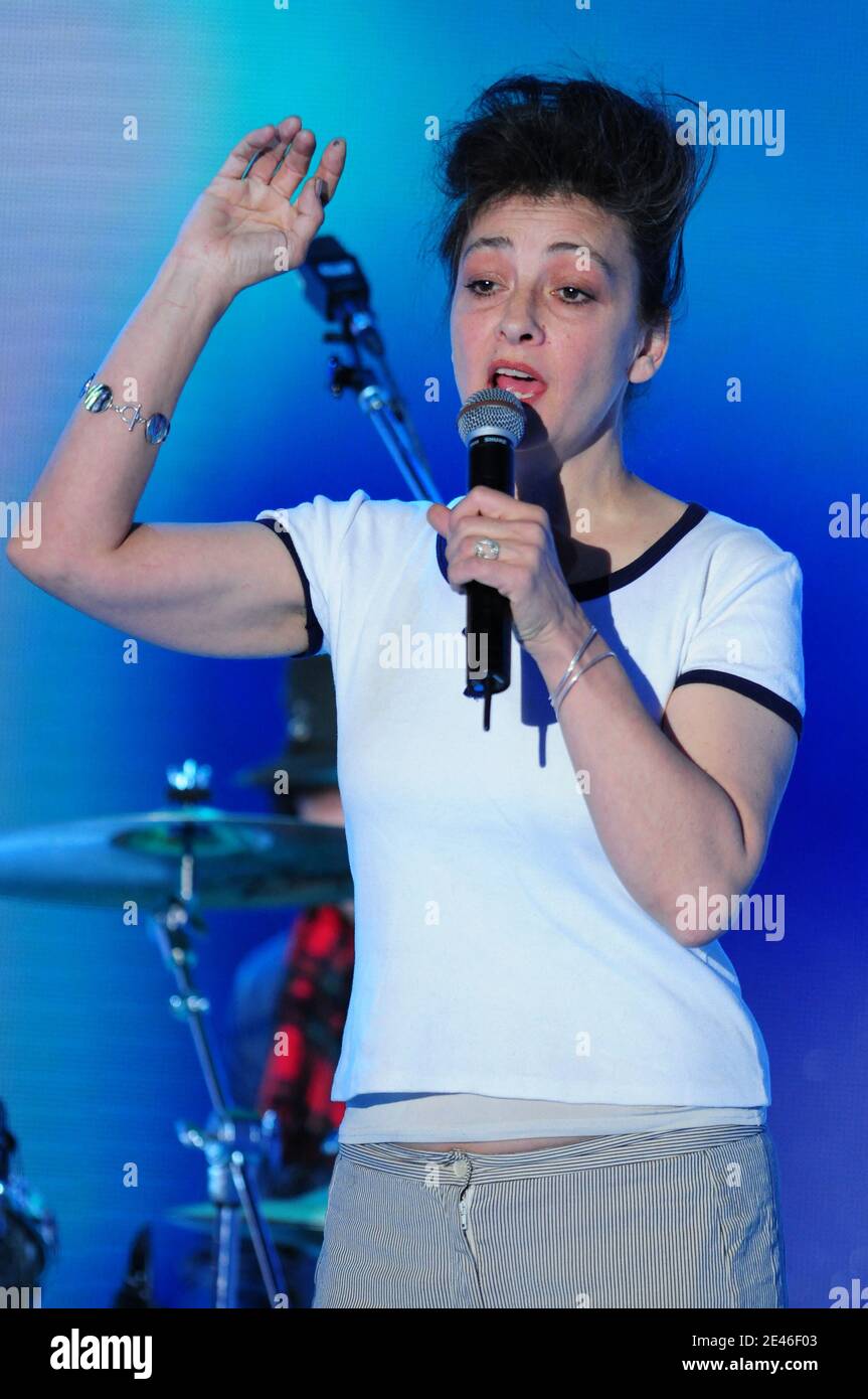 Catherine Ringer at the taping of Vivement Dimanche on April 22, 2009 ...